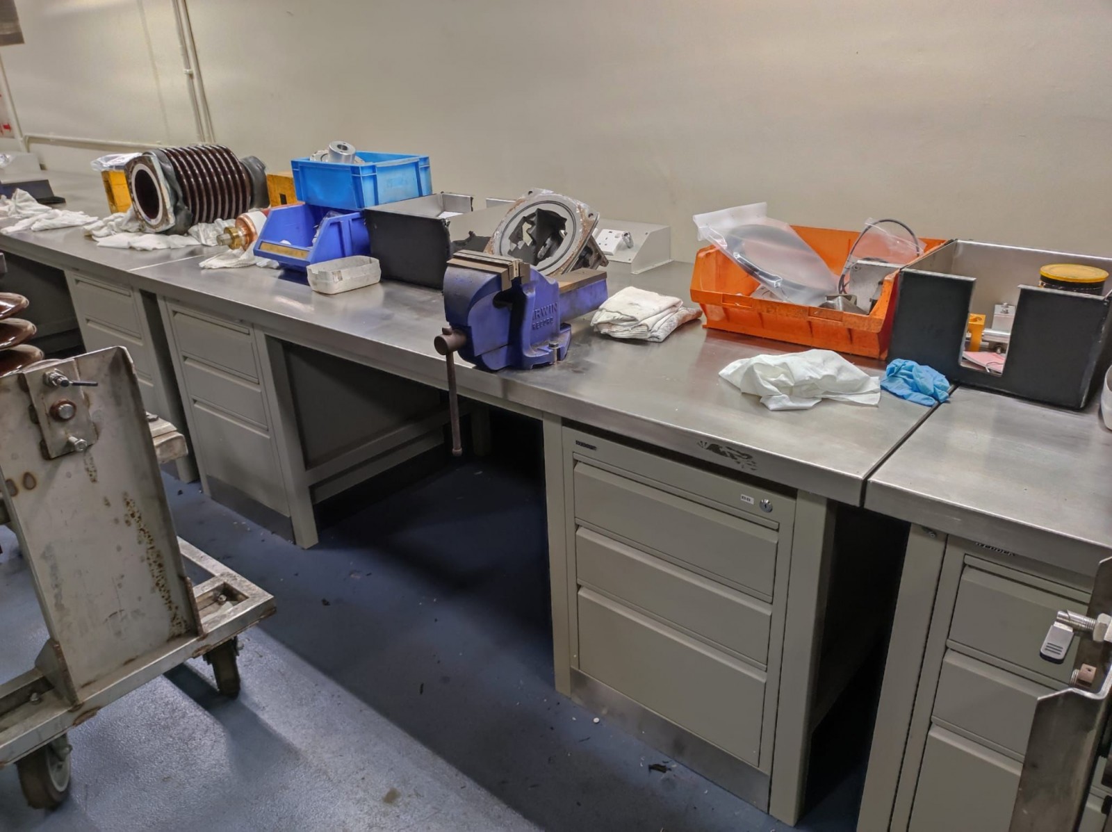 MTRC 重型工作枱 | 辦公室裝修工程成功案例 一站式工作間設計服務 | Webber